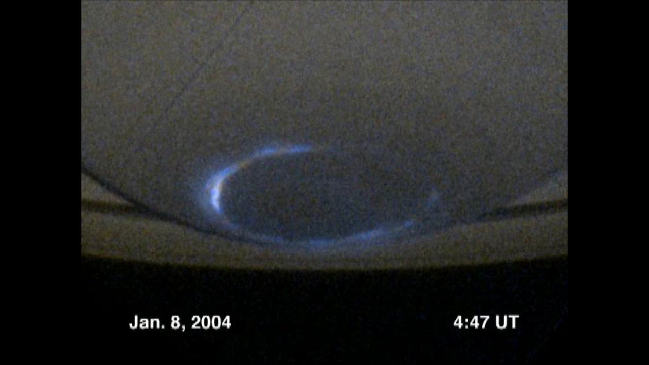 Saturn's Aurora: Changes During Jan. 8-30, 2004 | STScI