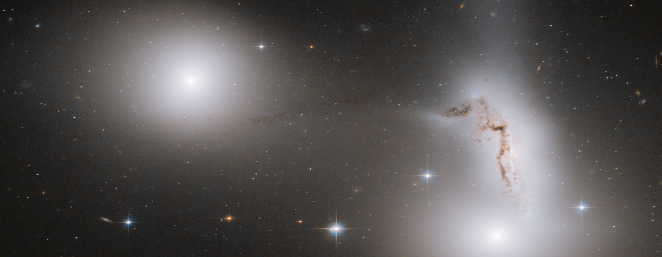 Trio of Galaxies Mix It Up | STScI
