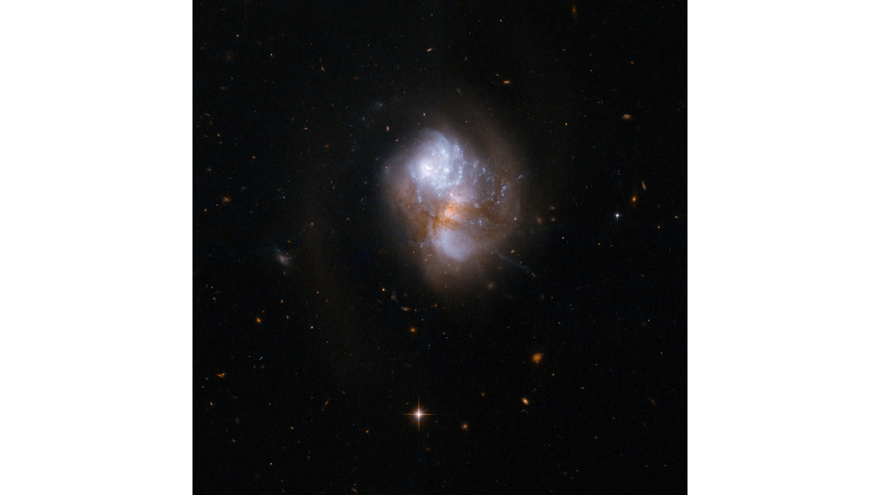 Hubble Interacting Galaxy IC 1623 | STScI