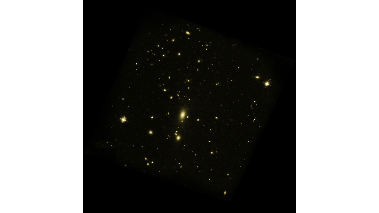 Visible-Light Image of Galaxy Cluster MS 0735 | HubbleSite