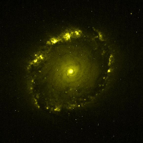 Galaxy NGC 1512 in Visible Light | STScI