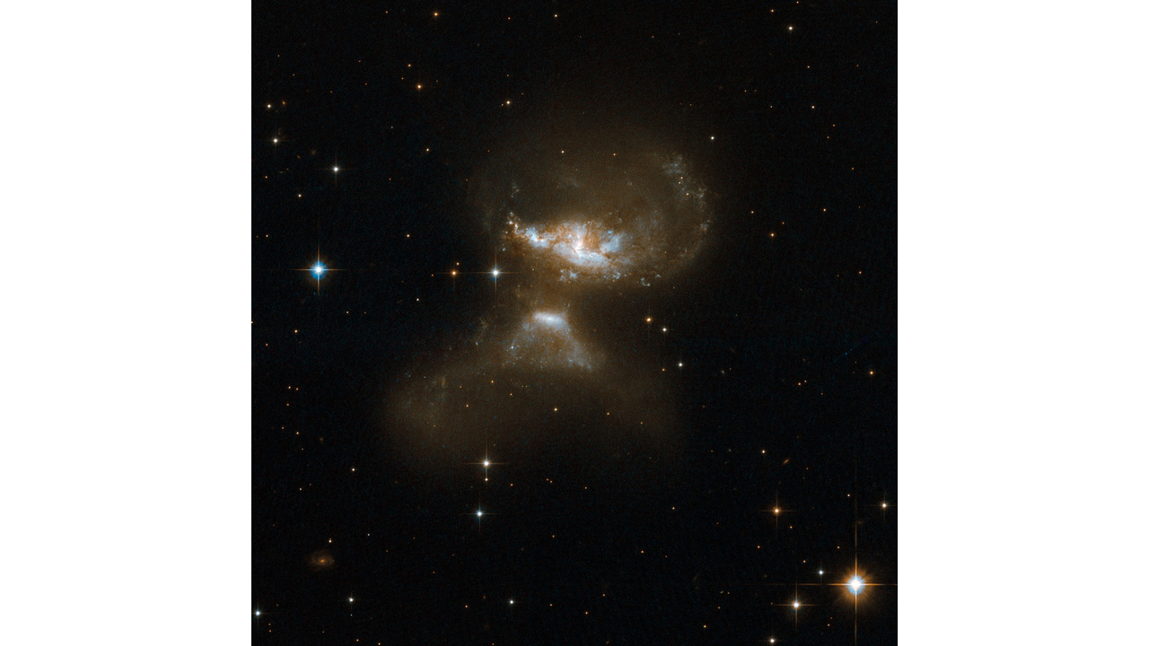 Hubble Interacting Galaxy MCG02-001 | HubbleSite