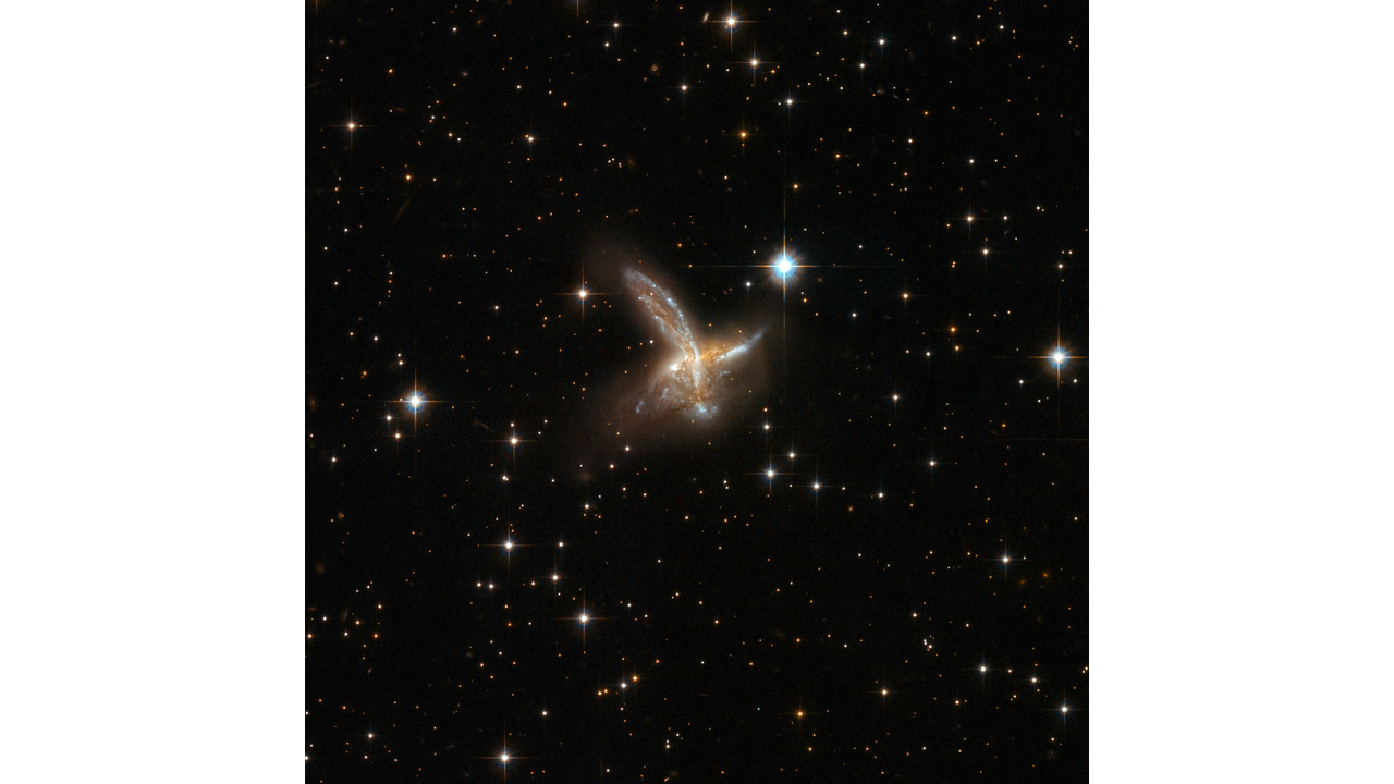 Hubble Interacting Galaxy UGC 8058 | HubbleSite