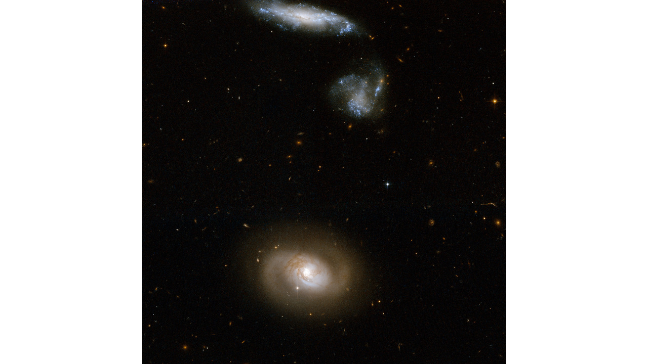 Hubble Interacting Galaxy UGC 9618 | HubbleSite