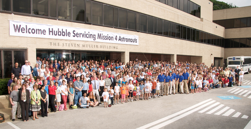 STScI Staff Welcome Hubble SM4 Astronauts | STScI